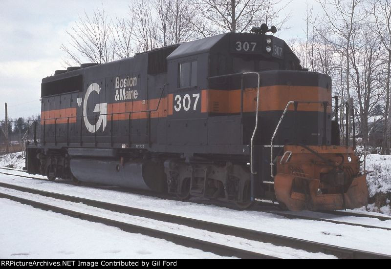 B&M 307(GP40-2)